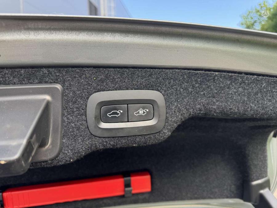 Pelēks Volvo S90 2016 Alīta, ar dzinēja tilpumu 2.00 L un nobraukumu 268 tūkst. km par 14950 €, foto 27 vietnē AUTOMOTO.COM.LV