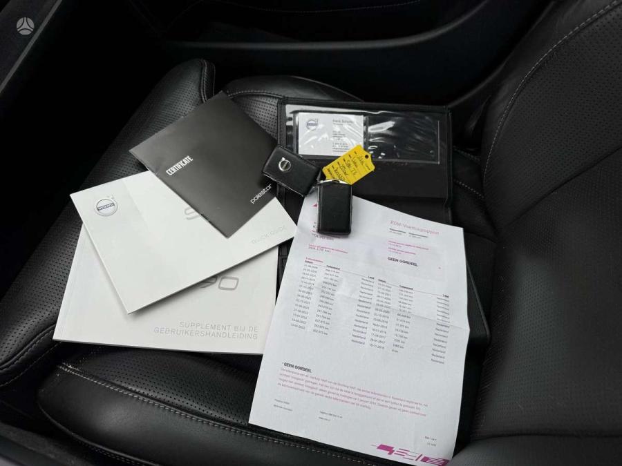 Pelēks Volvo S90 2016 Alīta, ar dzinēja tilpumu 2.00 L un nobraukumu 268 tūkst. km par 14950 €, foto 44 vietnē AUTOMOTO.COM.LV