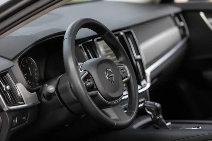 Pelēks Volvo S90 2016 Jelgava, ar dzinēja tilpumu 0.00 L un nobraukumu 0 tūkst. km par 15500 €, foto 11 vietnē AUTOMOTO.COM.LV
