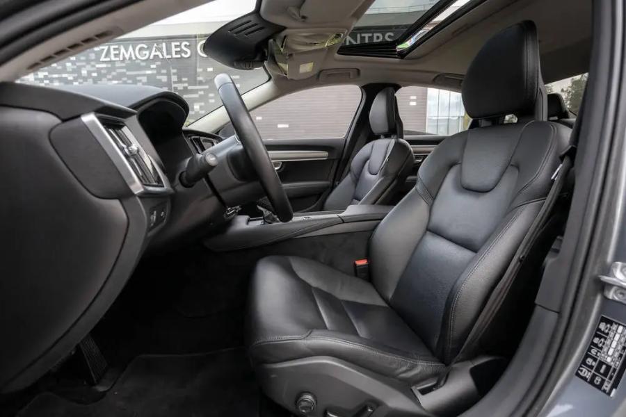 Pelēks Volvo S90 2016 Jelgava, ar dzinēja tilpumu 0.00 L un nobraukumu 0 tūkst. km par 15500 €, foto 14 vietnē AUTOMOTO.COM.LV