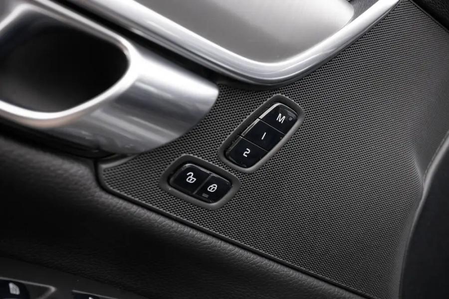 Pelēks Volvo S90 2016 Jelgava, ar dzinēja tilpumu 0.00 L un nobraukumu 0 tūkst. km par 15500 €, foto 16 vietnē AUTOMOTO.COM.LV