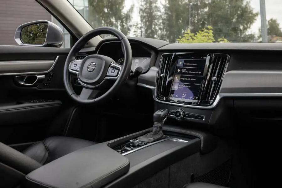 Pelēks Volvo S90 2016 Jelgava, ar dzinēja tilpumu 0.00 L un nobraukumu 0 tūkst. km par 15500 €, foto 23 vietnē AUTOMOTO.COM.LV