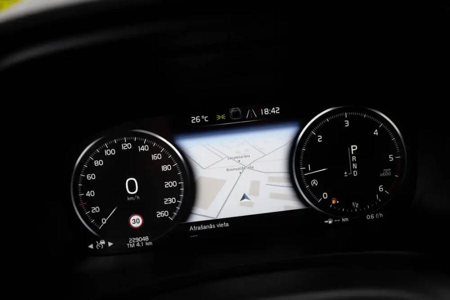 Pelēks Volvo S90 2016 Jelgava, ar dzinēja tilpumu 0.00 L un nobraukumu 0 tūkst. km par 15500 €, foto 32 vietnē AUTOMOTO.COM.LV