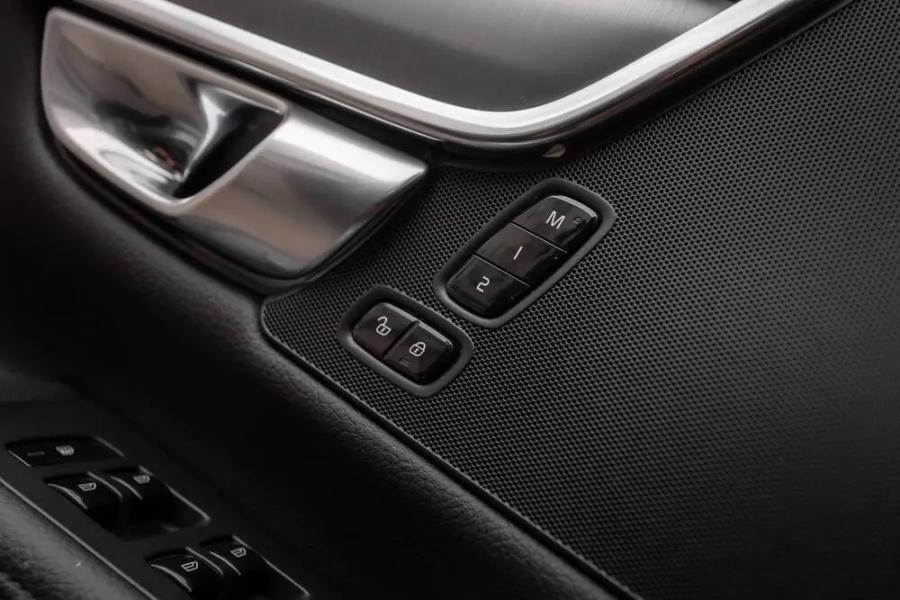 Pelēks Volvo S90 2016 Jelgava, ar dzinēja tilpumu 0.00 L un nobraukumu 0 tūkst. km par 15500 €, foto 35 vietnē AUTOMOTO.COM.LV