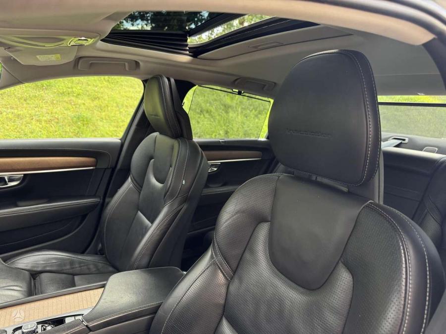 Grey Volvo S90 2016 in Alytus, with an engine capacity of 2.00 L and mileage of 268 thousand km for 15950 €, photo 9 on AUTOMOTO.COM.LV