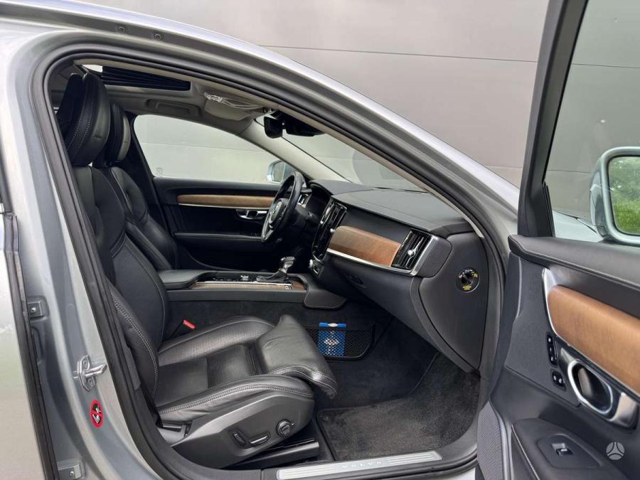 Grey Volvo S90 2016 in Alytus, with an engine capacity of 2.00 L and mileage of 268 thousand km for 15950 €, photo 10 on AUTOMOTO.COM.LV