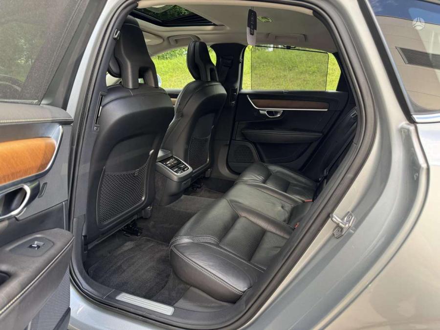 Grey Volvo S90 2016 in Alytus, with an engine capacity of 2.00 L and mileage of 268 thousand km for 15950 €, photo 11 on AUTOMOTO.COM.LV