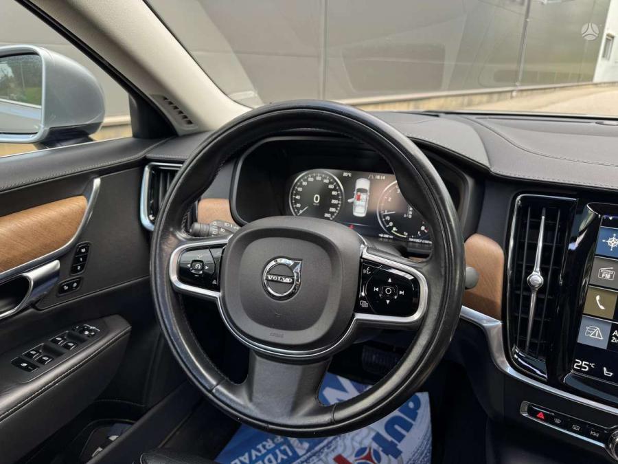 Grey Volvo S90 2016 in Alytus, with an engine capacity of 2.00 L and mileage of 268 thousand km for 15950 €, photo 12 on AUTOMOTO.COM.LV
