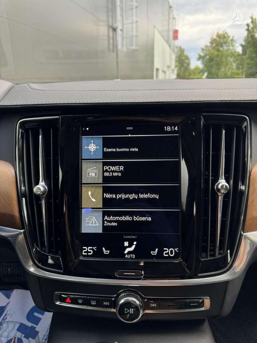 Grey Volvo S90 2016 in Alytus, with an engine capacity of 2.00 L and mileage of 268 thousand km for 15950 €, photo 13 on AUTOMOTO.COM.LV