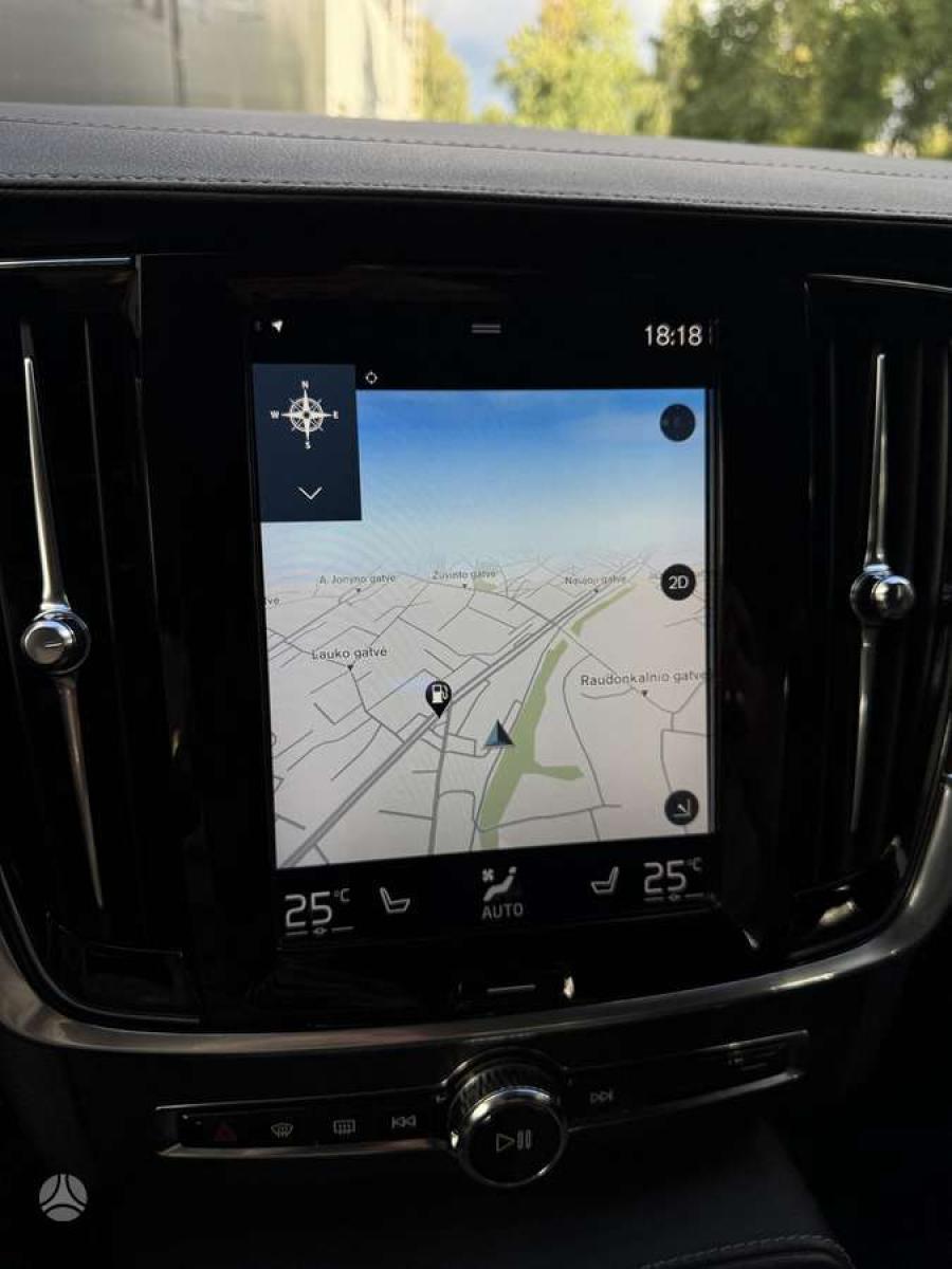 Grey Volvo S90 2016 in Alytus, with an engine capacity of 2.00 L and mileage of 268 thousand km for 15950 €, photo 16 on AUTOMOTO.COM.LV