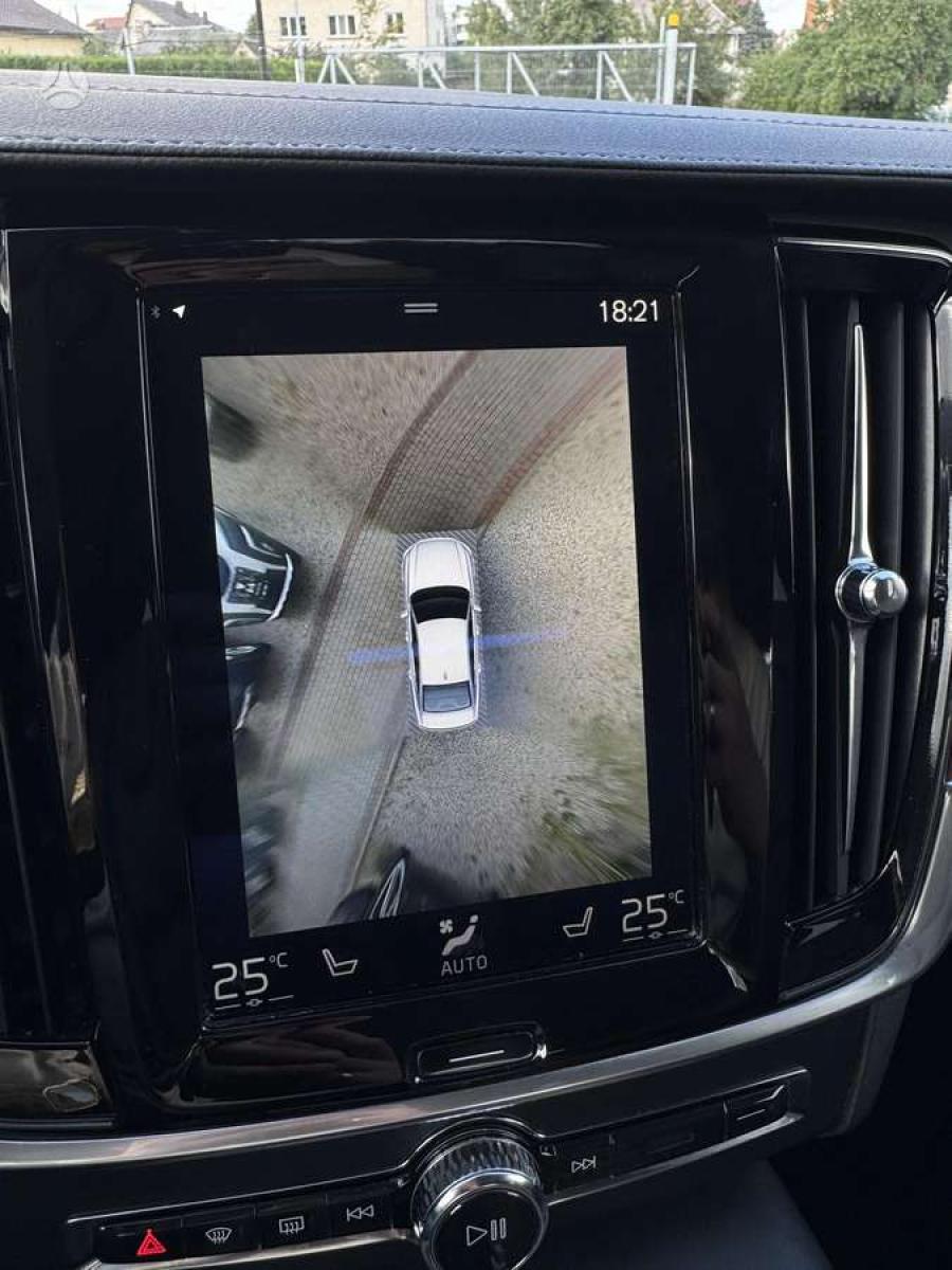 Grey Volvo S90 2016 in Alytus, with an engine capacity of 2.00 L and mileage of 268 thousand km for 15950 €, photo 17 on AUTOMOTO.COM.LV