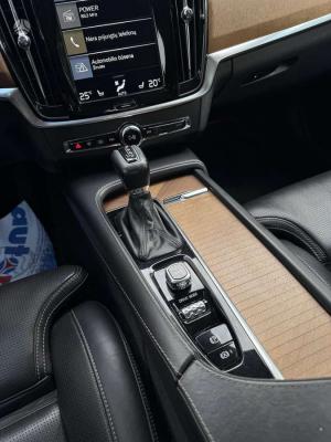 Grey Volvo S90 2016 in Alytus, with an engine capacity of 2.00 L and mileage of 268 thousand km for 15950 €, photo 20 on AUTOMOTO.COM.LV