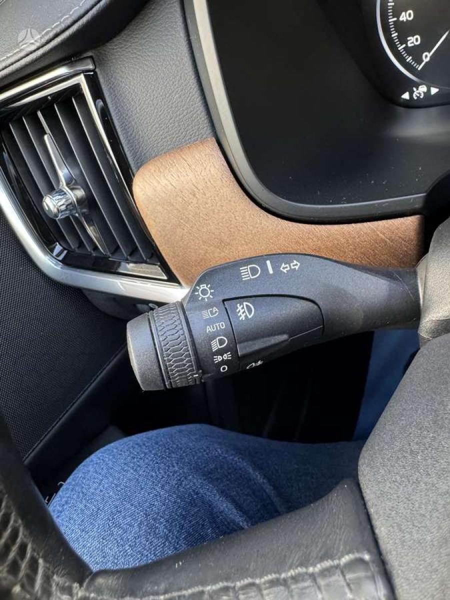 Grey Volvo S90 2016 in Alytus, with an engine capacity of 2.00 L and mileage of 268 thousand km for 15950 €, photo 25 on AUTOMOTO.COM.LV