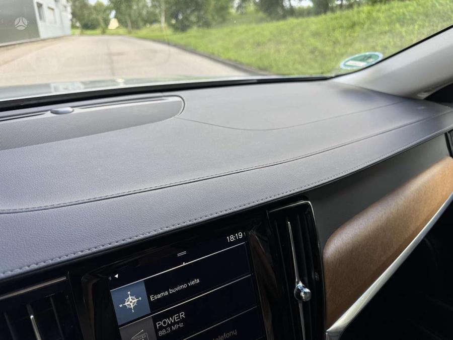 Grey Volvo S90 2016 in Alytus, with an engine capacity of 2.00 L and mileage of 268 thousand km for 15950 €, photo 29 on AUTOMOTO.COM.LV
