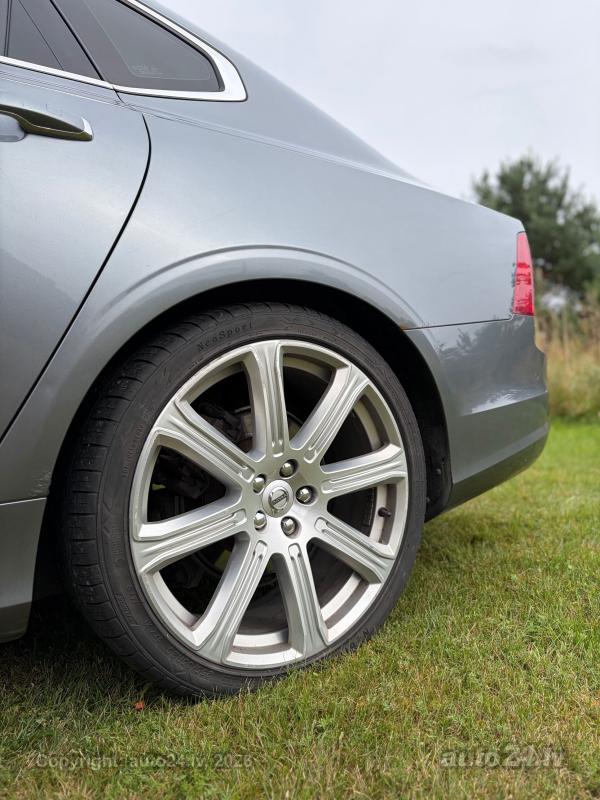Grey Volvo S90 2016 in Tallinn, with an engine capacity of 2.00 L and mileage of 386 thousand km for 13999 €, photo 9 on AUTOMOTO.COM.LV