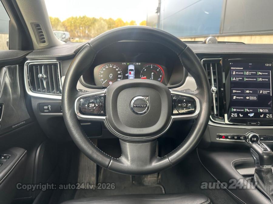 Pelēks Volvo S90 2016 Tallina, ar dzinēja tilpumu 2.00 L un nobraukumu 135 tūkst. km par 21900 €, foto 18 vietnē AUTOMOTO.COM.LV