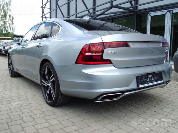 Grey Volvo S90 2017 in Riga, with an engine capacity of 2.00 L and mileage of 207 thousand km for 16900 €, photo 2 on AUTOMOTO.COM.LV