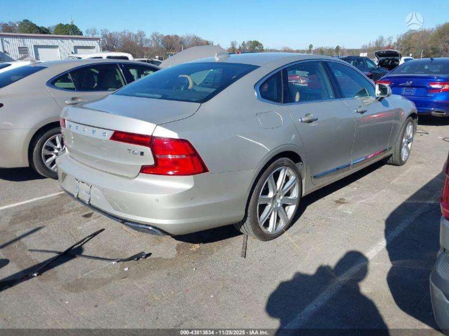 Grey Volvo S90 2017 in Vilnius, with an engine capacity of 1.97 L and mileage of 116 thousand km for 11200 €, photo 3 on AUTOMOTO.COM.LV
