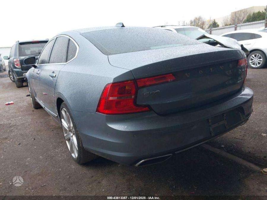 Grey Volvo S90 2017 in Vilnius, with an engine capacity of 2.00 L and mileage of 126 thousand km for 12200 €, photo 2 on AUTOMOTO.COM.LV
