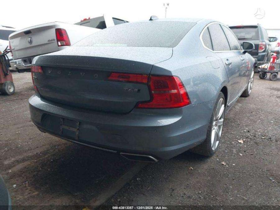 Grey Volvo S90 2017 in Vilnius, with an engine capacity of 2.00 L and mileage of 126 thousand km for 12200 €, photo 3 on AUTOMOTO.COM.LV