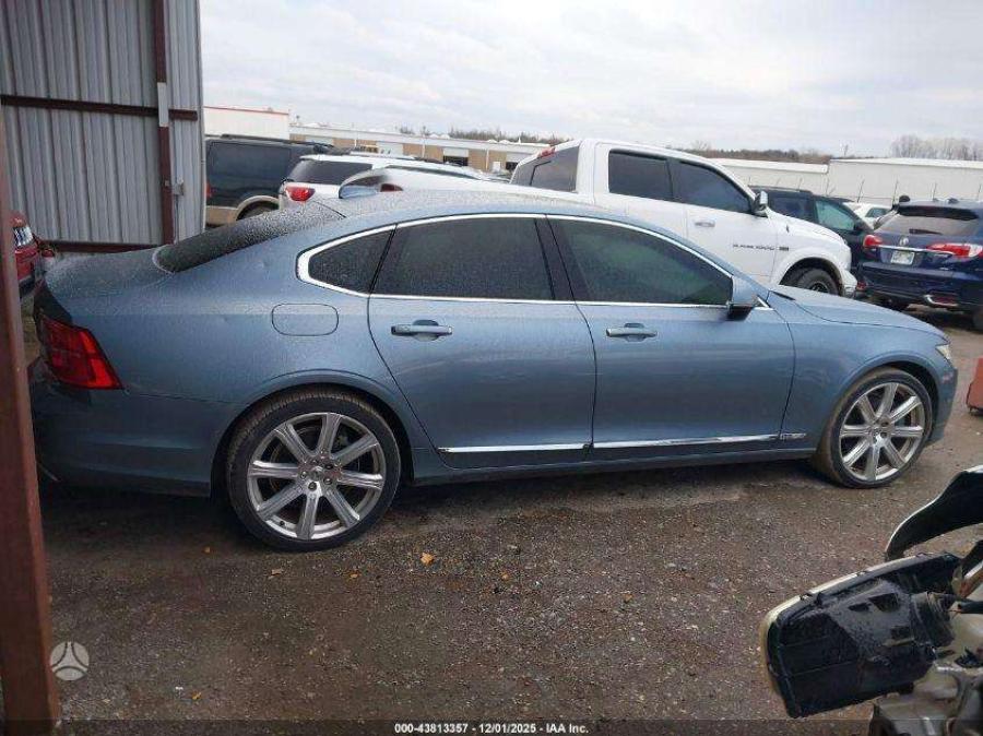 Grey Volvo S90 2017 in Vilnius, with an engine capacity of 2.00 L and mileage of 126 thousand km for 12200 €, photo 5 on AUTOMOTO.COM.LV