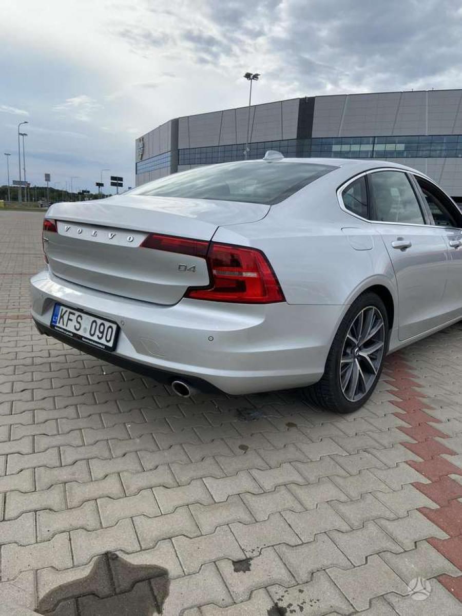 Grey Volvo S90 2017 in Vilnius, with an engine capacity of 1.97 L and mileage of 285 thousand km for 12999 €, photo 4 on AUTOMOTO.COM.LV