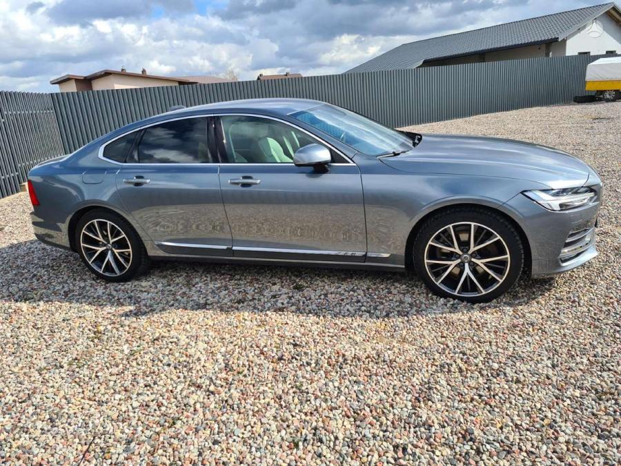 Grey Volvo S90 2018 in Alytus, with an engine capacity of 1.97 L and mileage of 186 thousand km for 22900 €, photo 9 on AUTOMOTO.COM.LV