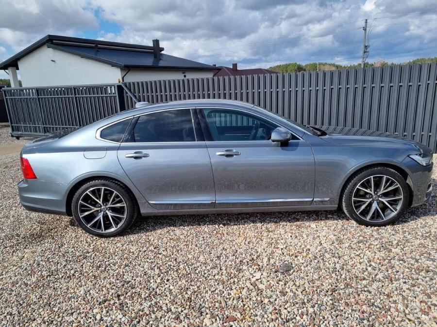 Grey Volvo S90 2018 in Alytus, with an engine capacity of 1.97 L and mileage of 186 thousand km for 22900 €, photo 13 on AUTOMOTO.COM.LV