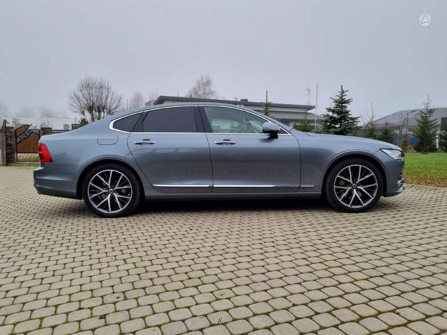 Pelēks Volvo S90 2018 Alīta, ar dzinēja tilpumu 1.97 L un nobraukumu 186 tūkst. km par 21900 €, foto 4 vietnē AUTOMOTO.COM.LV