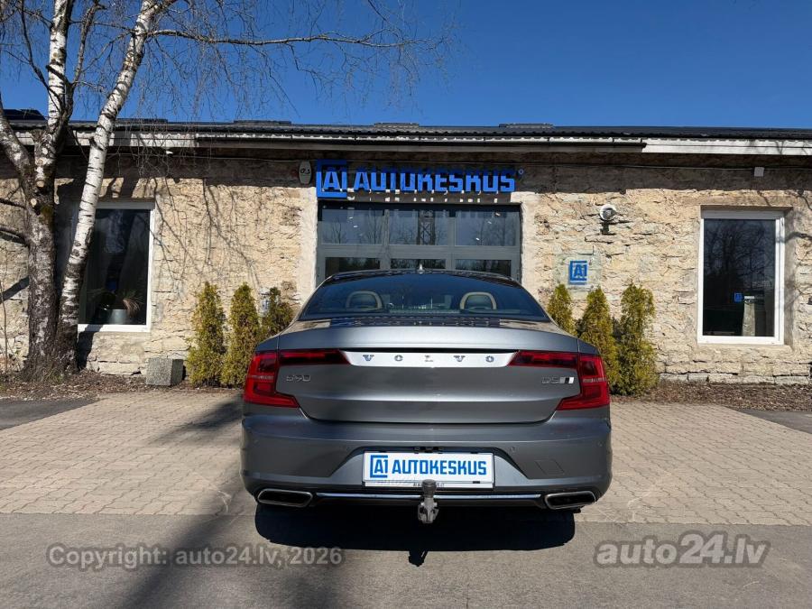 Grey Volvo S90 2018 in Tallinn, with an engine capacity of 2.00 L and mileage of 191 thousand km for 22990 €, photo 13 on AUTOMOTO.COM.LV