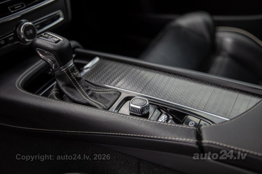 Grey Volvo S90 2018 in Tallinn, with an engine capacity of 2.00 L and mileage of 252 thousand km for 19300 €, photo 9 on AUTOMOTO.COM.LV