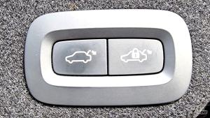 Pelēks Volvo S90 2018 Kretinga, ar dzinēja tilpumu 2.00 L un nobraukumu 254 tūkst. km par 22999 €, foto 32 vietnē AUTOMOTO.COM.LV