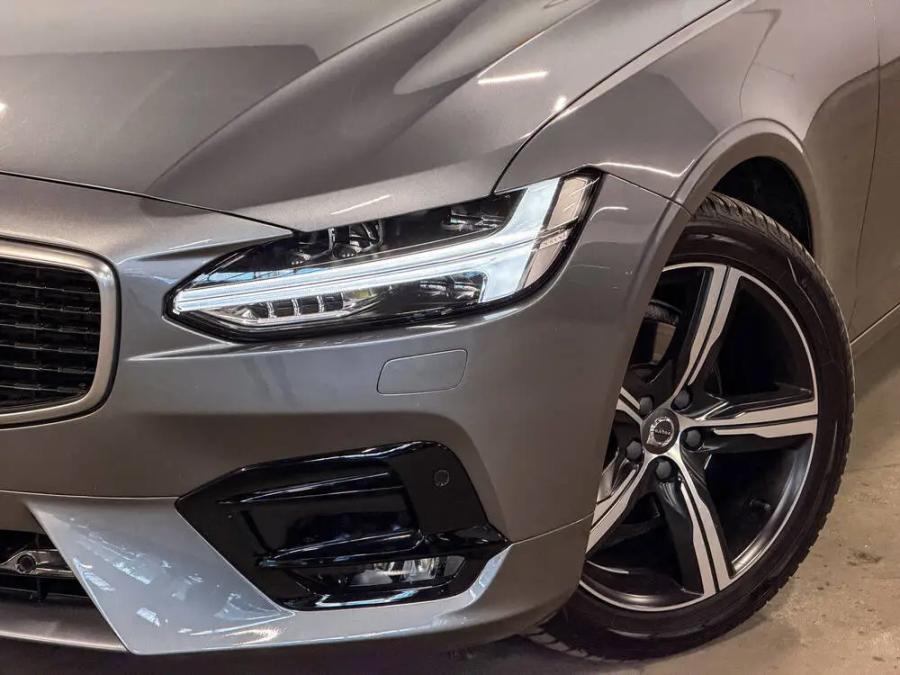 Grey Volvo S90 2018 in Jurmala, with an engine capacity of 2.00 L and mileage of 231 thousand km for 17995 €, photo 5 on AUTOMOTO.COM.LV