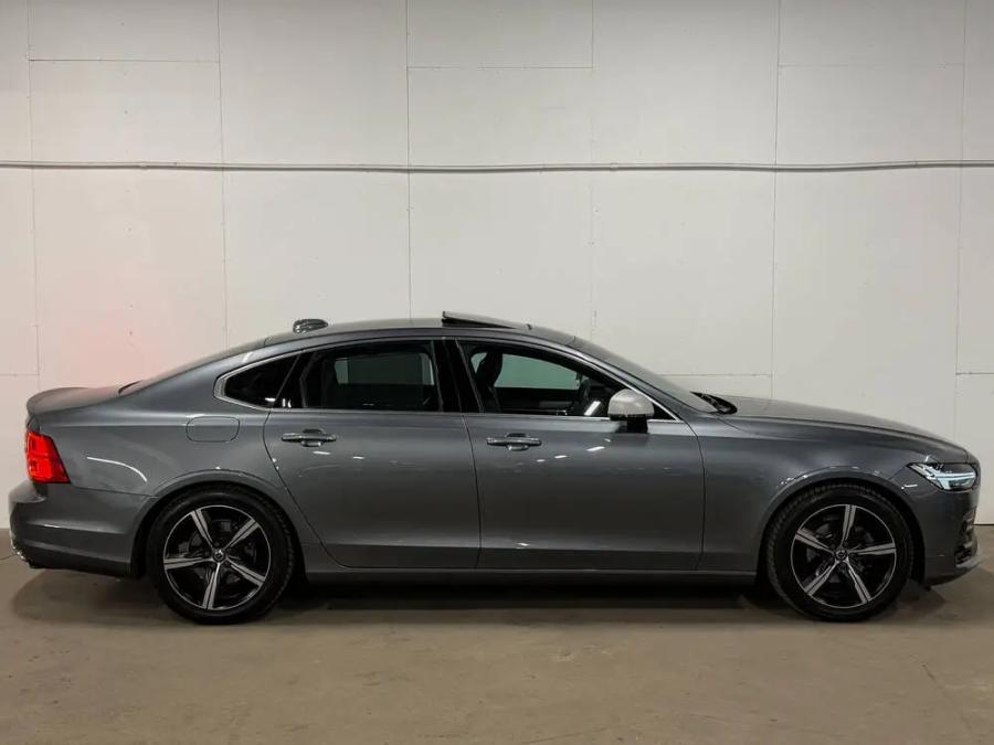 Grey Volvo S90 2018 in Jurmala, with an engine capacity of 2.00 L and mileage of 231 thousand km for 17995 €, photo 14 on AUTOMOTO.COM.LV