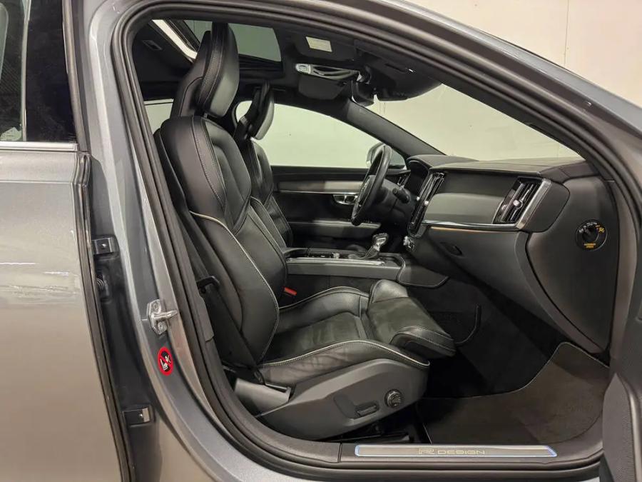 Grey Volvo S90 2018 in Jurmala, with an engine capacity of 2.00 L and mileage of 231 thousand km for 17995 €, photo 32 on AUTOMOTO.COM.LV