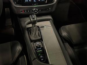 Grey Volvo S90 2018 in Jurmala, with an engine capacity of 2.00 L and mileage of 231 thousand km for 17995 €, photo 45 on AUTOMOTO.COM.LV