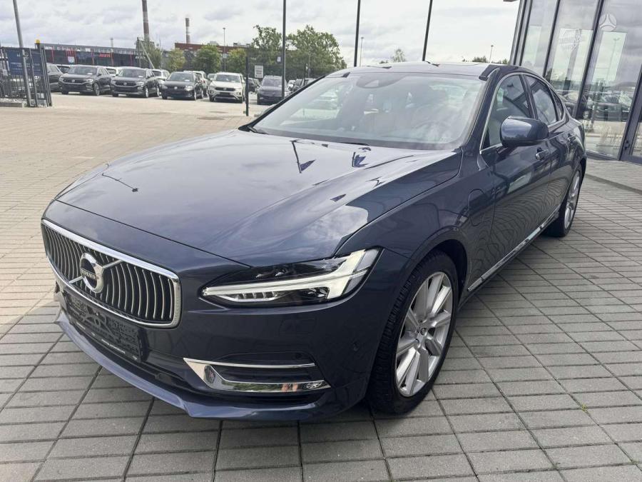 Grey Volvo S90 2018 in Kaunas, with an engine capacity of 1.97 L and mileage of 207 thousand km for 17900 €, photo 1 on AUTOMOTO.COM.LV