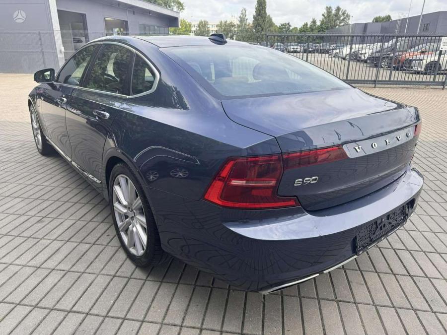 Grey Volvo S90 2018 in Kaunas, with an engine capacity of 1.97 L and mileage of 207 thousand km for 17900 €, photo 6 on AUTOMOTO.COM.LV