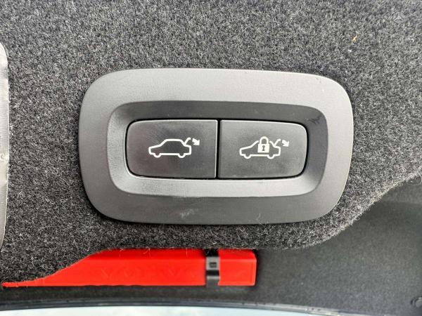 Pelēks Volvo S90 2018 Kauņa, ar dzinēja tilpumu 1.97 L un nobraukumu 207 tūkst. km par 17900 €, foto 7 vietnē AUTOMOTO.COM.LV
