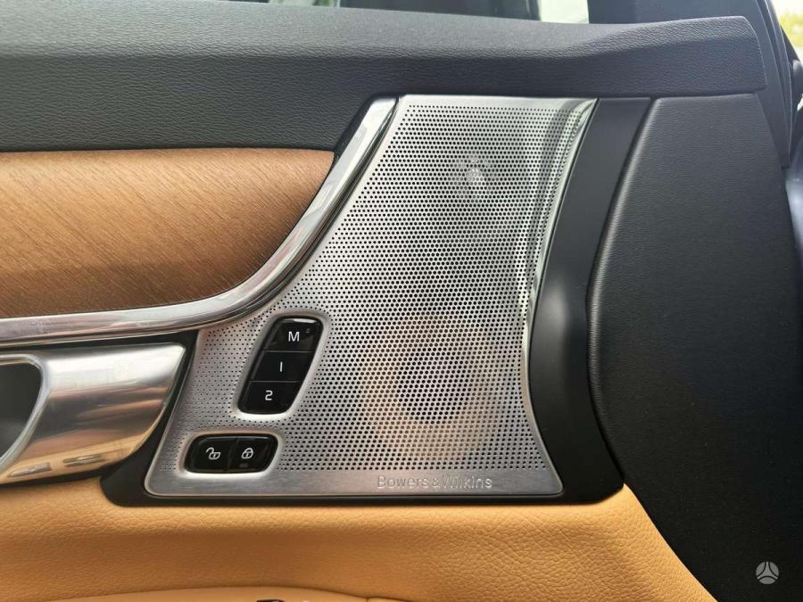 Grey Volvo S90 2018 in Kaunas, with an engine capacity of 1.97 L and mileage of 207 thousand km for 17900 €, photo 12 on AUTOMOTO.COM.LV