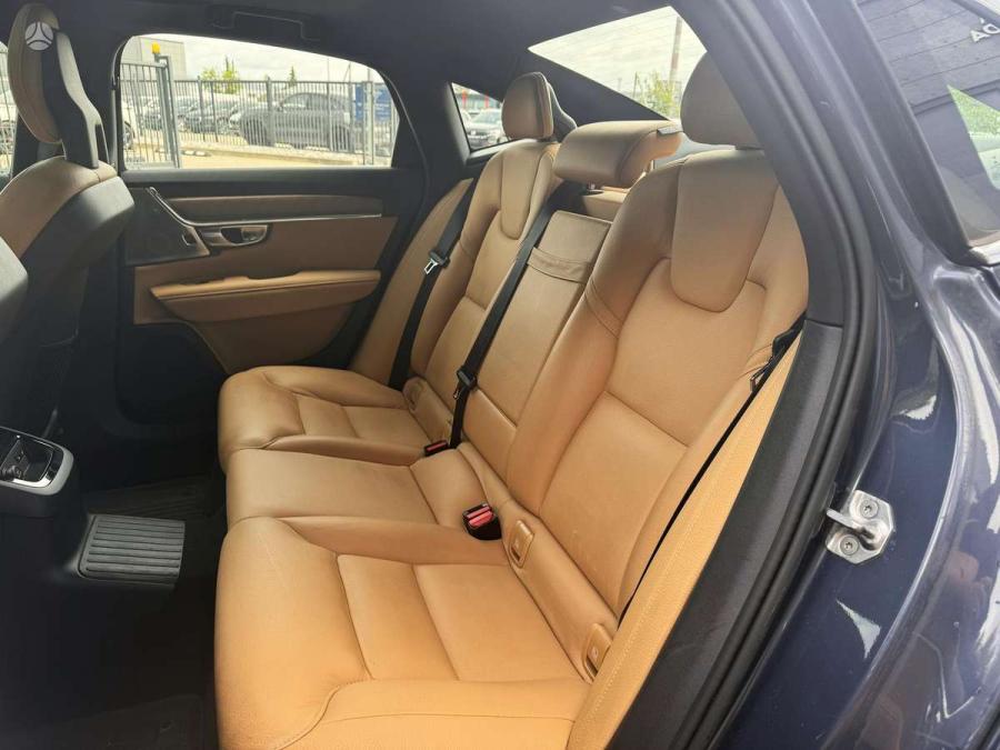 Grey Volvo S90 2018 in Kaunas, with an engine capacity of 1.97 L and mileage of 207 thousand km for 17900 €, photo 13 on AUTOMOTO.COM.LV