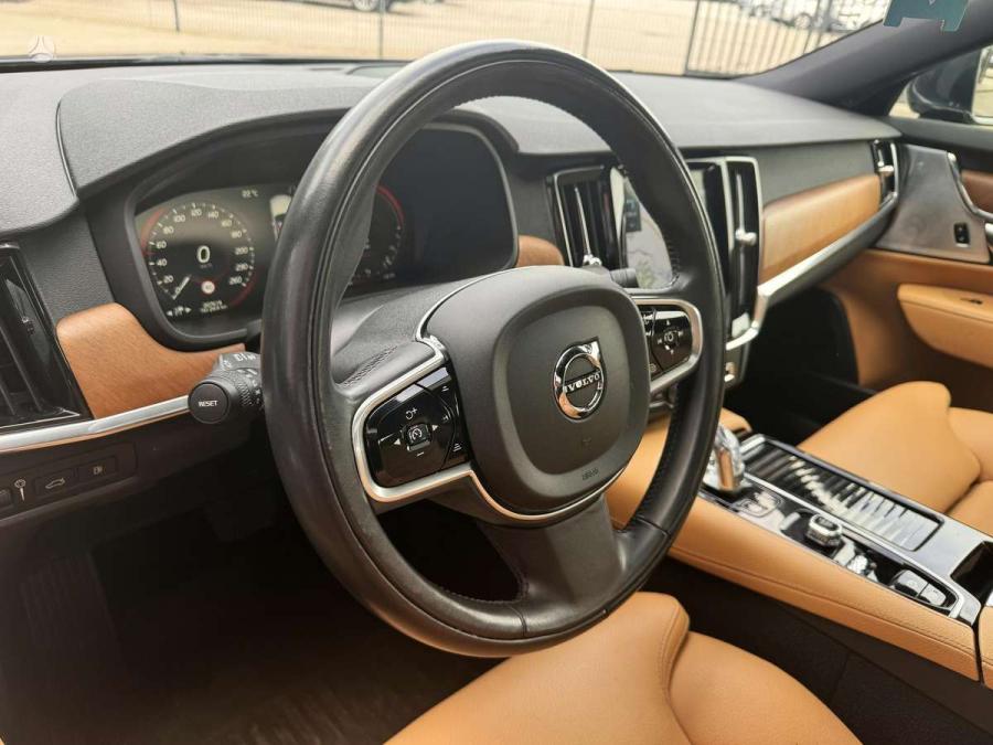 Grey Volvo S90 2018 in Kaunas, with an engine capacity of 1.97 L and mileage of 207 thousand km for 17900 €, photo 16 on AUTOMOTO.COM.LV