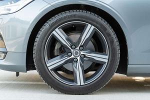 Grey Volvo S90 2018 in Vilnius, with an engine capacity of 1.97 L and mileage of 301 thousand km for 13500 €, photo 22 on AUTOMOTO.COM.LV