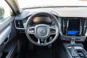 Grey Volvo S90 2018 in Vilnius, with an engine capacity of 1.97 L and mileage of 301 thousand km for 13500 €, photo 37 on AUTOMOTO.COM.LV