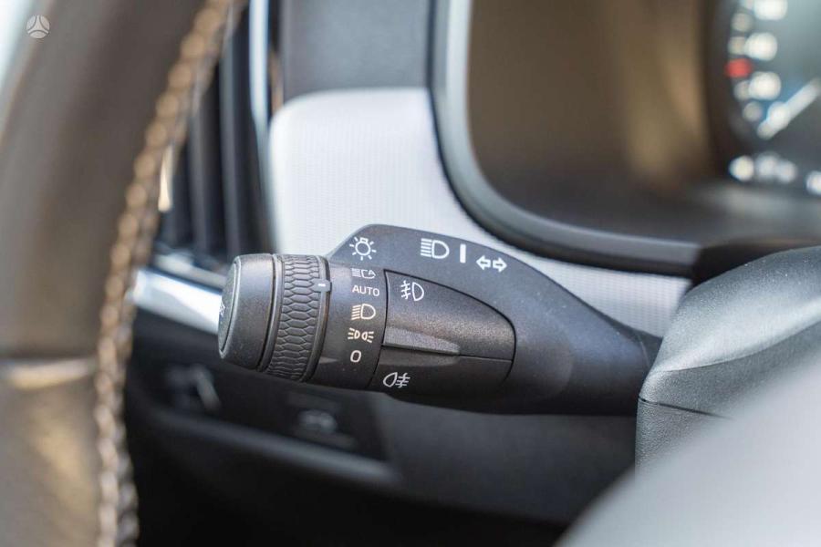 Grey Volvo S90 2018 in Vilnius, with an engine capacity of 1.97 L and mileage of 301 thousand km for 13500 €, photo 39 on AUTOMOTO.COM.LV