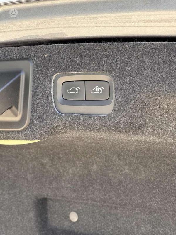 Pelēks Volvo S90 2018 Klaipėda, ar dzinēja tilpumu 1.97 L un nobraukumu 130 tūkst. km par 17000 €, foto 9 vietnē AUTOMOTO.COM.LV