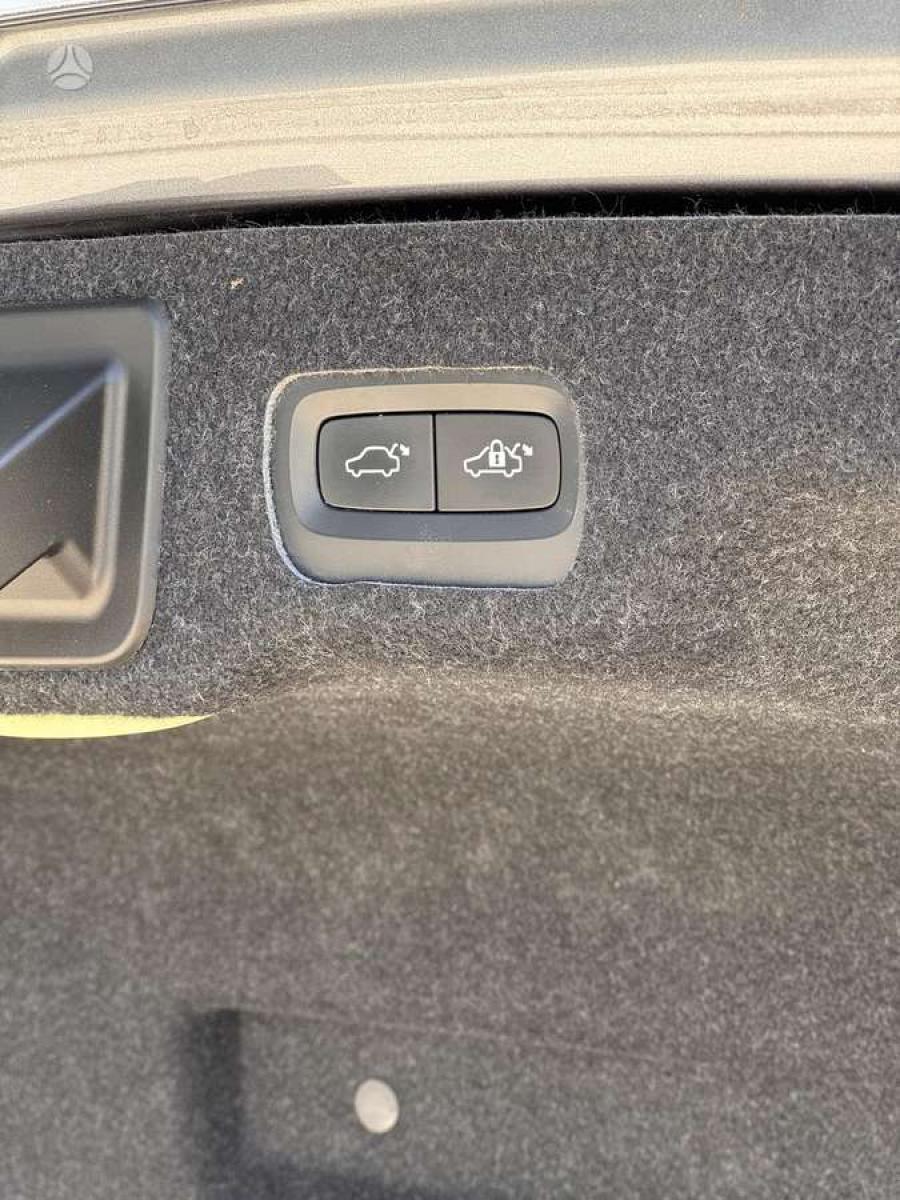 Pelēks Volvo S90 2018 Klaipėda, ar dzinēja tilpumu 1.97 L un nobraukumu 130 tūkst. km par 17000 €, foto 10 vietnē AUTOMOTO.COM.LV