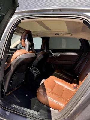 Pelēks Volvo S90 2018 Klaipėda, ar dzinēja tilpumu 1.97 L un nobraukumu 130 tūkst. km par 17000 €, foto 22 vietnē AUTOMOTO.COM.LV