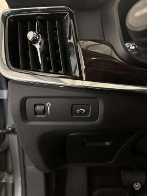 Pelēks Volvo S90 2018 Klaipėda, ar dzinēja tilpumu 1.97 L un nobraukumu 130 tūkst. km par 17000 €, foto 34 vietnē AUTOMOTO.COM.LV