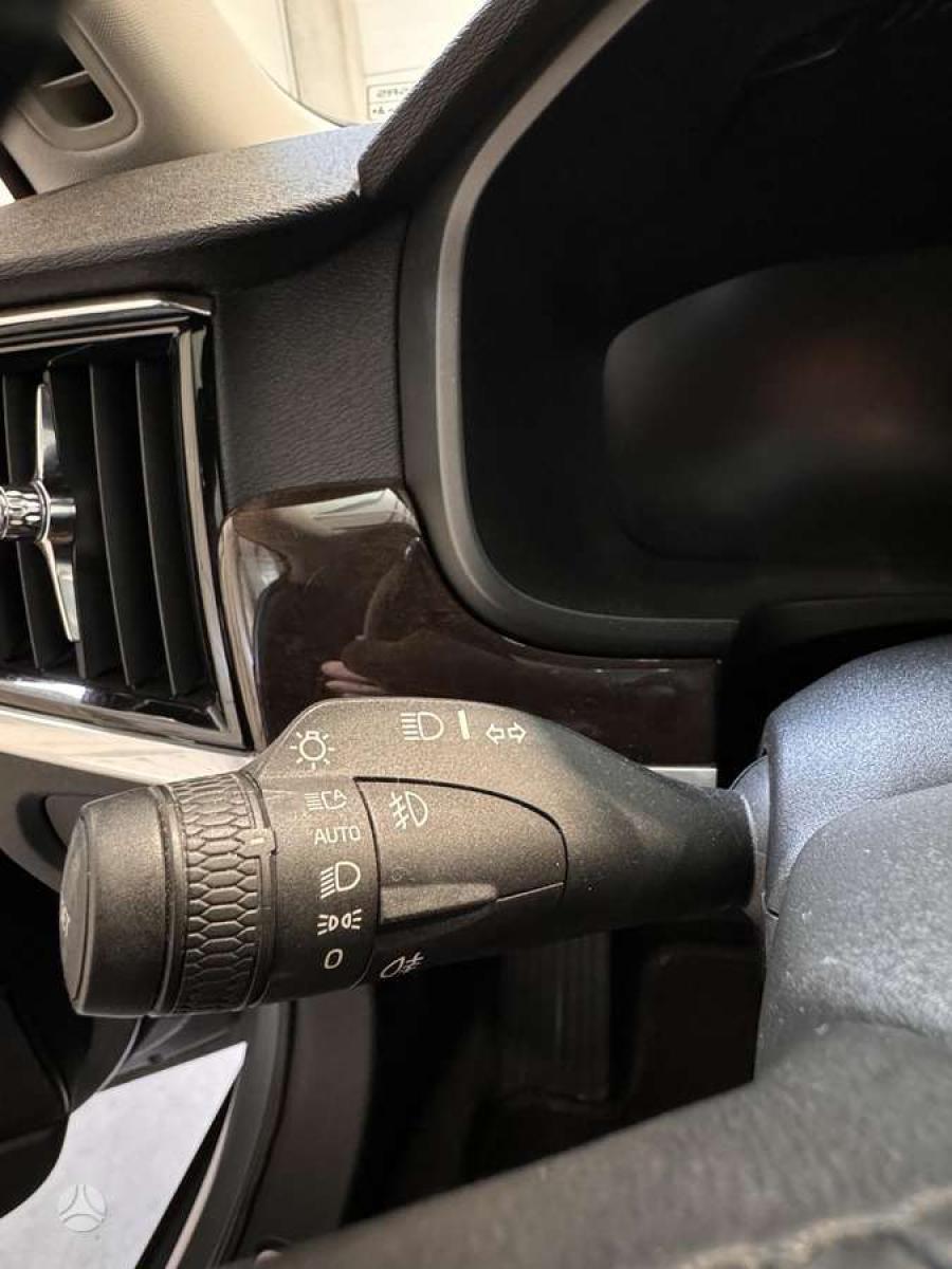Pelēks Volvo S90 2018 Klaipėda, ar dzinēja tilpumu 1.97 L un nobraukumu 130 tūkst. km par 17000 €, foto 38 vietnē AUTOMOTO.COM.LV